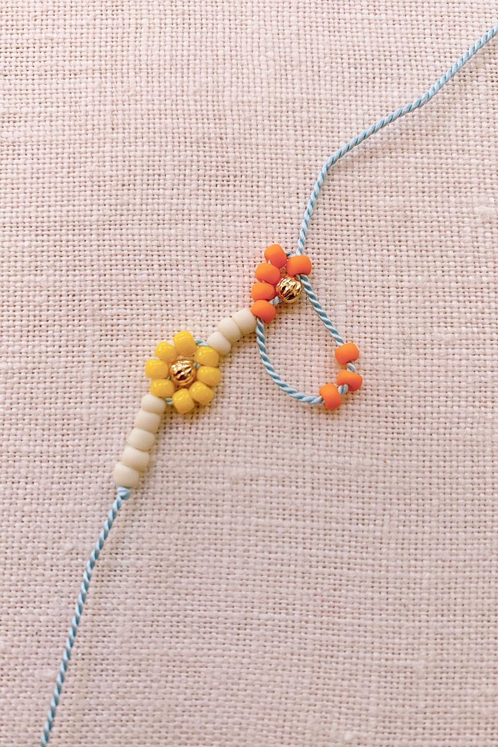 How to Make a Daisy Chain With Beads - Beaded Design